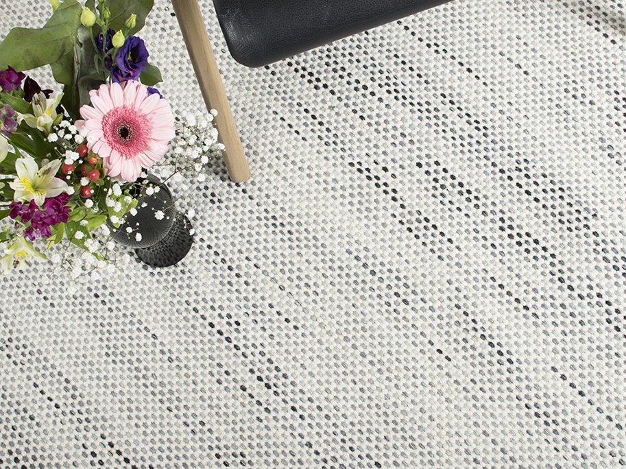 Bali - Håndvævet kelimtæppe i grå og hvide nuancer