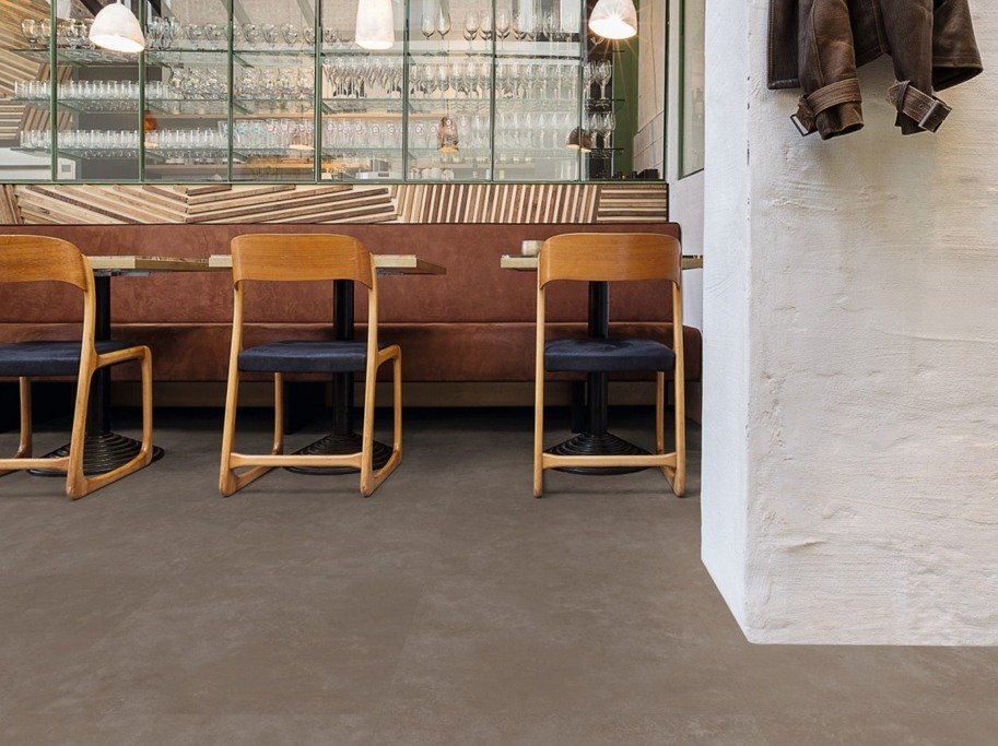 Slitesterkt og støydempende LVT Looselay gulv i fliselook